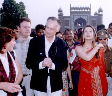 Taj Mahal Visit / Aishwarya Rai Bachchan - Bollywood Photos