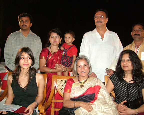 Suresh Oberoi with his family / Suresh Oberoi - Bollywood Photos