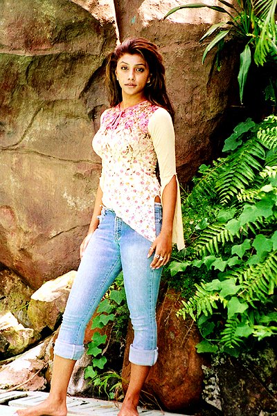 Deepal Shaw / Deepal Shaw - Bollywood Photos