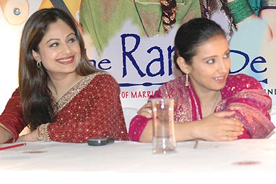 Ayasha Julka in New Play / Ayesha Jhulka - Bollywood Photos