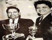 shankar jaikishan with trophy / SHANKAR JAIKISHAN TEAM - Bollywood Photos