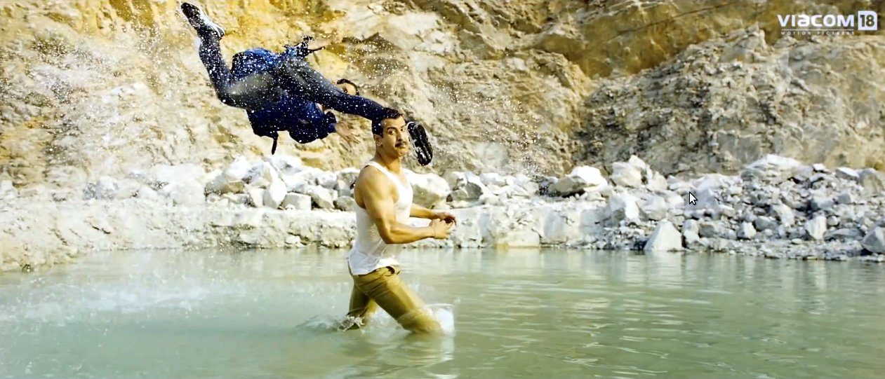 Akshay Kumar, Ronit Roy in still from 2013 movie Boss / Boss ...