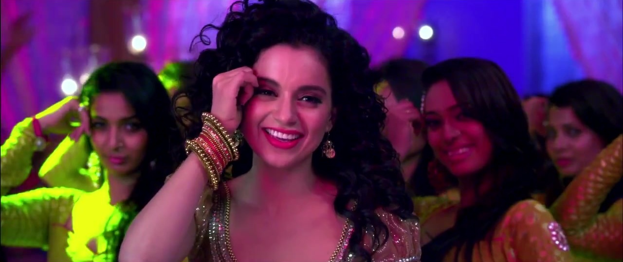 Kangana Ranaut as Rajjo in song Julmi Re Julmi from Rajjo / Rajjo ...