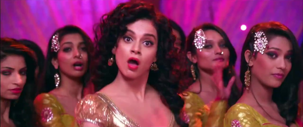Kangana Ranaut as Rajjo in song Julmi Re Julmi from Rajjo / Rajjo ...