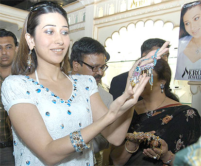 Karishma Kapoor / Karisma Kapoor - Bollywood Photos