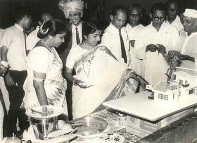 Asha Bhosle at a party / Asha Bhosle - Bollywood Photos