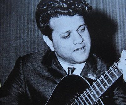 Jaikishan playing Guitar / Shankar Jaikishan (music director ...