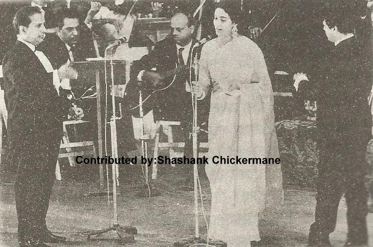Nutan singing in a concert with Shankar Jaikishan / Shankar Jaikishan ...
