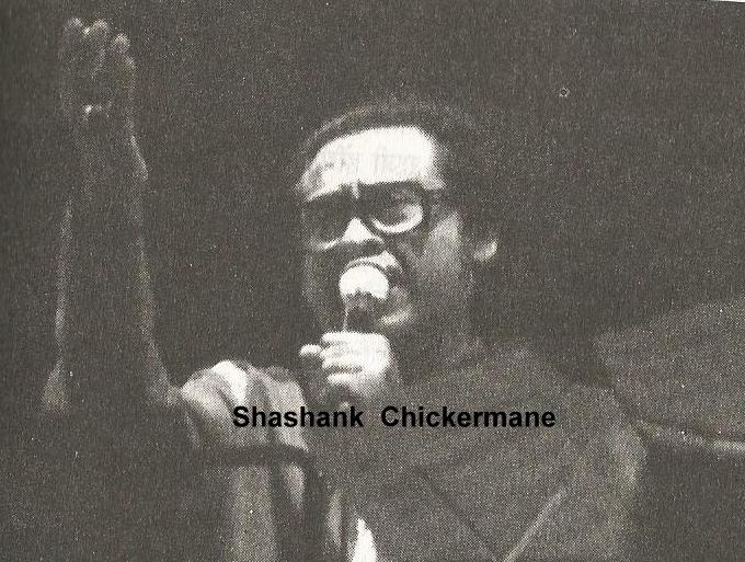 Kishore Kumar singing in a concert / Kishore Kumar - Bollywood Photos