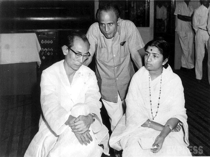 SD Burman with Lata & others / S D Burman (music director) - Bollywood ...