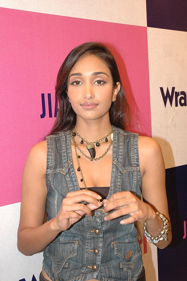 Jiah Khan is the new face of Wrangler Jeans - 8 / Jiah Khan - Bollywood ...