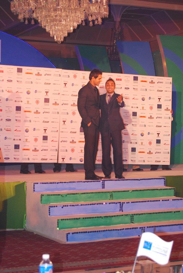 John Abraham, Rahul Bose launches Standard Chartered's Mumbai Marathon ...