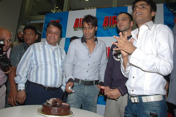 Kumar Mangat, Ajay Devgan, Rohit Shetty at Big 92.7 FM promoting Sunday ...