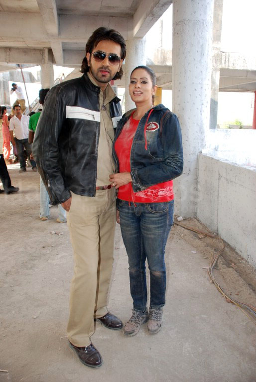 Aryaman, Poonam Jhawer On location of film B & W - The Black & White ...