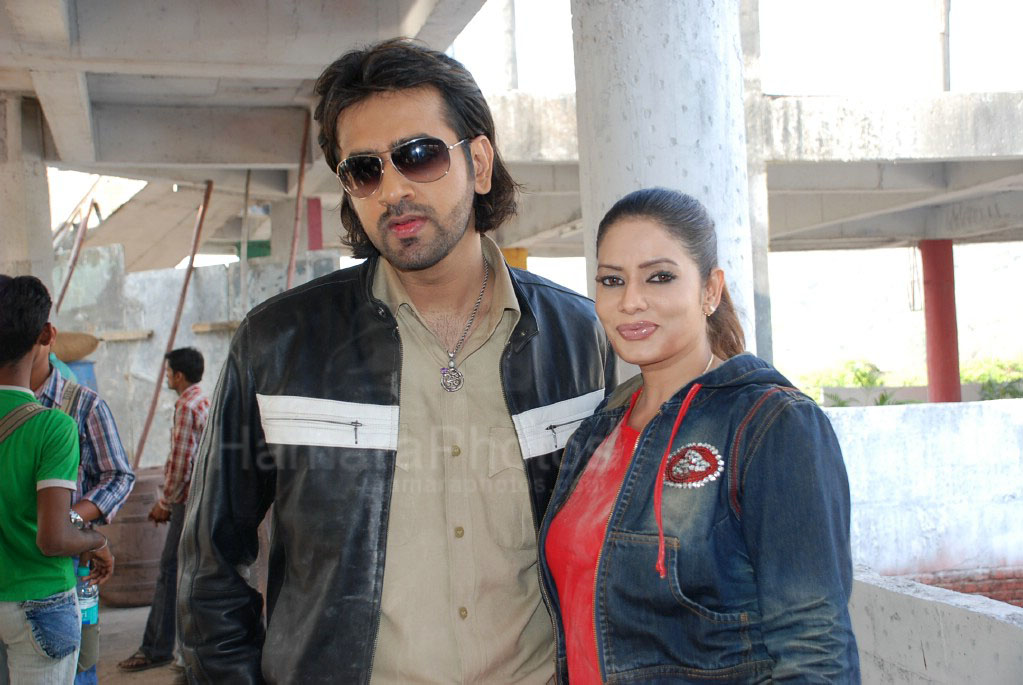 Aryaman, Poonam Jhawer On location of film B & W - The Black & White ...