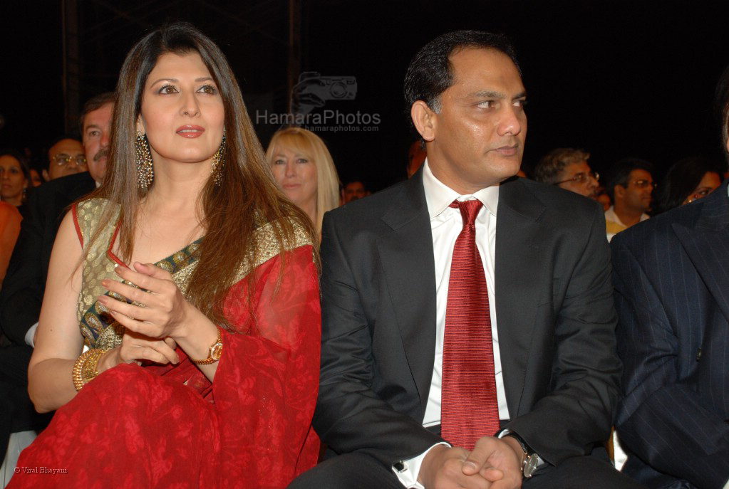 Mohammed Azharuddin with wife at the MAX Stardust Awards 2008 on 27th ...