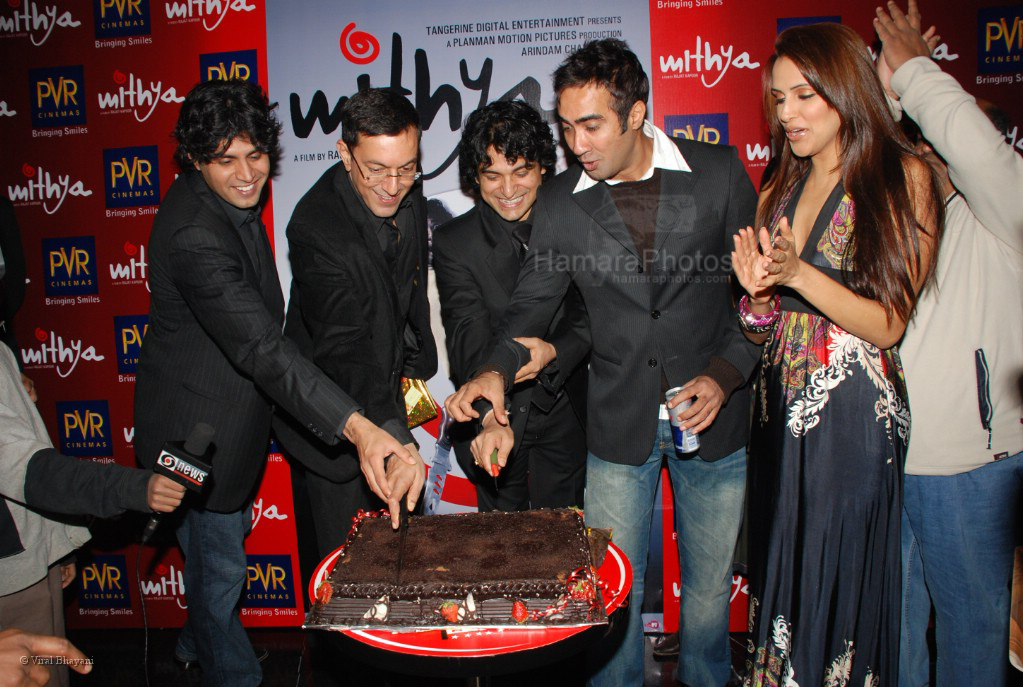 Rajat Kapoor, Ranvir Shorey, Neha Dhupia at the premiere of Mithiya at ...