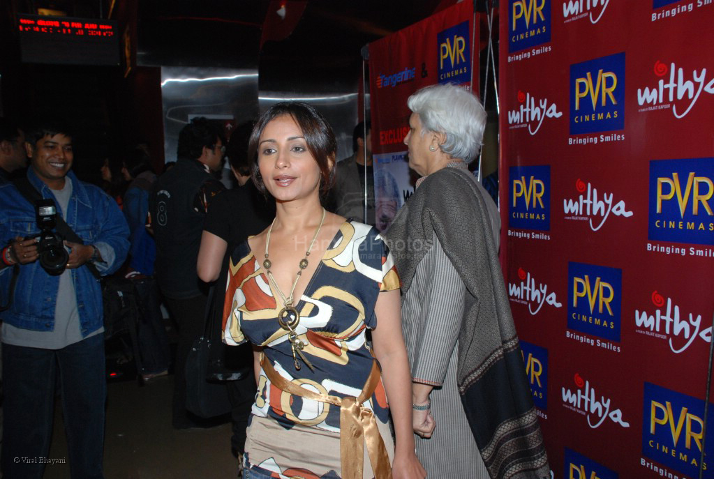 Divya Dutta at the premiere of Mithiya at PVT on Feb 7th 2008 / Divya ...