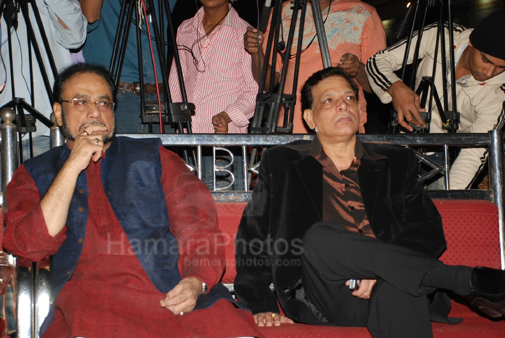 Javed Siddiqui's book Shyam Rang launch at Bhavans college campus on ...