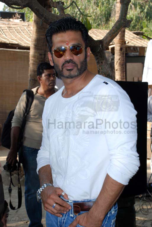 Sunil Shetty at Mumbai Chaka Chak music launch in Salt Water Grill on ...