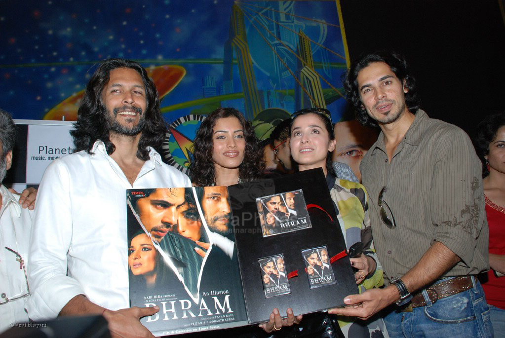 Milind Soman,Sheetal Menon,Simone Singh,Dino Morea at Bhram Music ...