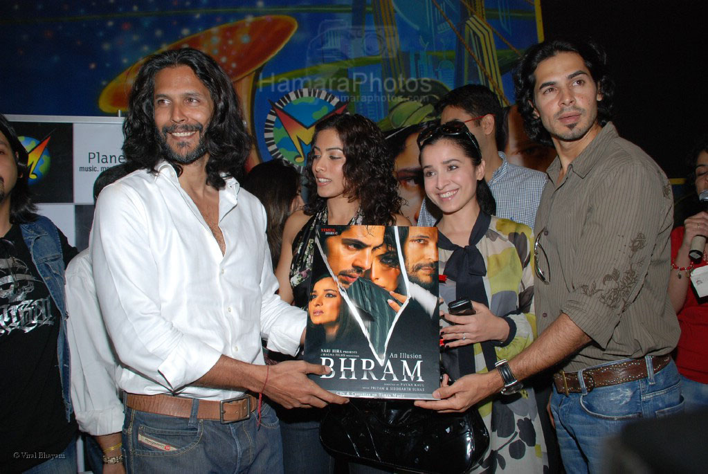 Milind Soman,Sheetal Menon,Simone Singh,Dino Morea at Bhram Music ...
