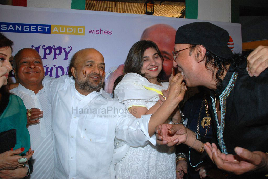 Alka Yagnik,Bali Brahmabhatt at Sameer's 50th birthday in Lokhandwala ...