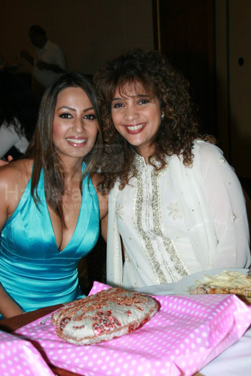 Peenaz Masani,Kashmira Shah at The All India Achievers_ Conference in ...