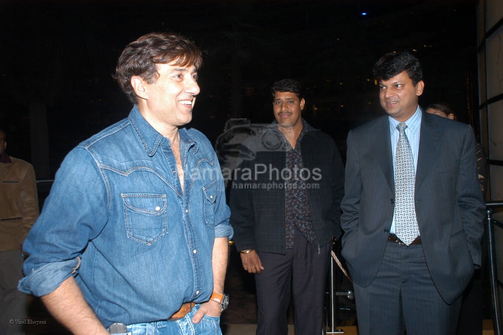Sunny Deol at director Neeraj Pathak's birthday bash in Sahara Star on ...
