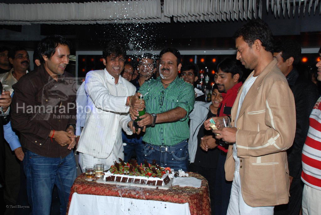 Irfan Khan at director Neeraj Pathak's birthday bash in Sahara Star on ...