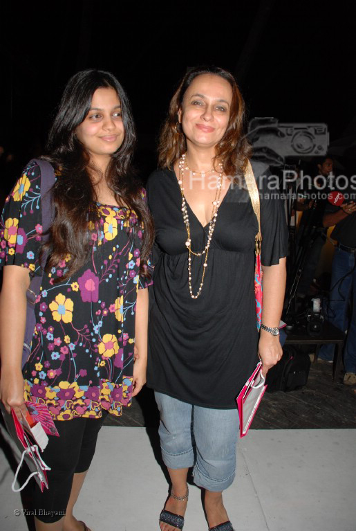 Soni Razdan at Ranjeet's daughter Divyanka's fashion show in Vie Lounge ...