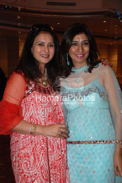 Poonam Dhillon,Rishma pai at Hrishikesh Pai bash in Mayfair Rooms on ...