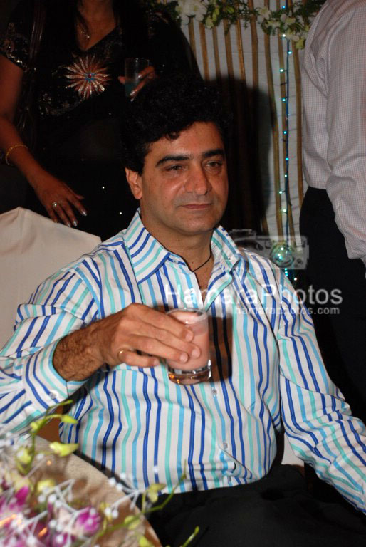 Inder Kumar at Hrishikesh Pai bash in Mayfair Rooms on March 23rd 2008 ...