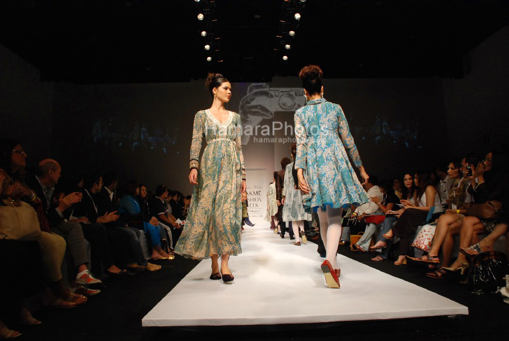 Model at Lakme Fashion Week Ramp Walk for Krishna Mehta on March 29th ...
