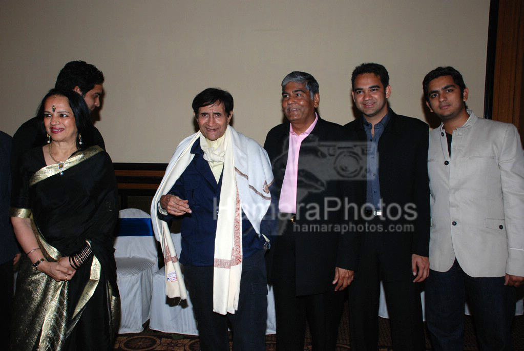 Dev Anand at promotional book event hosted by Vijay Kalantri in Taj ...