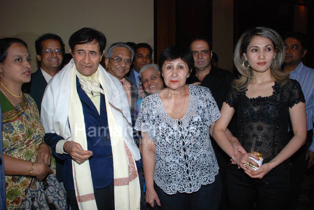 Dev Anand at promotional book event hosted by Vijay Kalantri in Taj ...