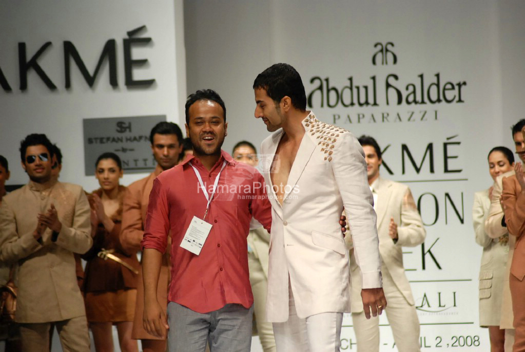 Model walks on the Ramp for Abdul Halder in Lakme India Fashion Week on ...