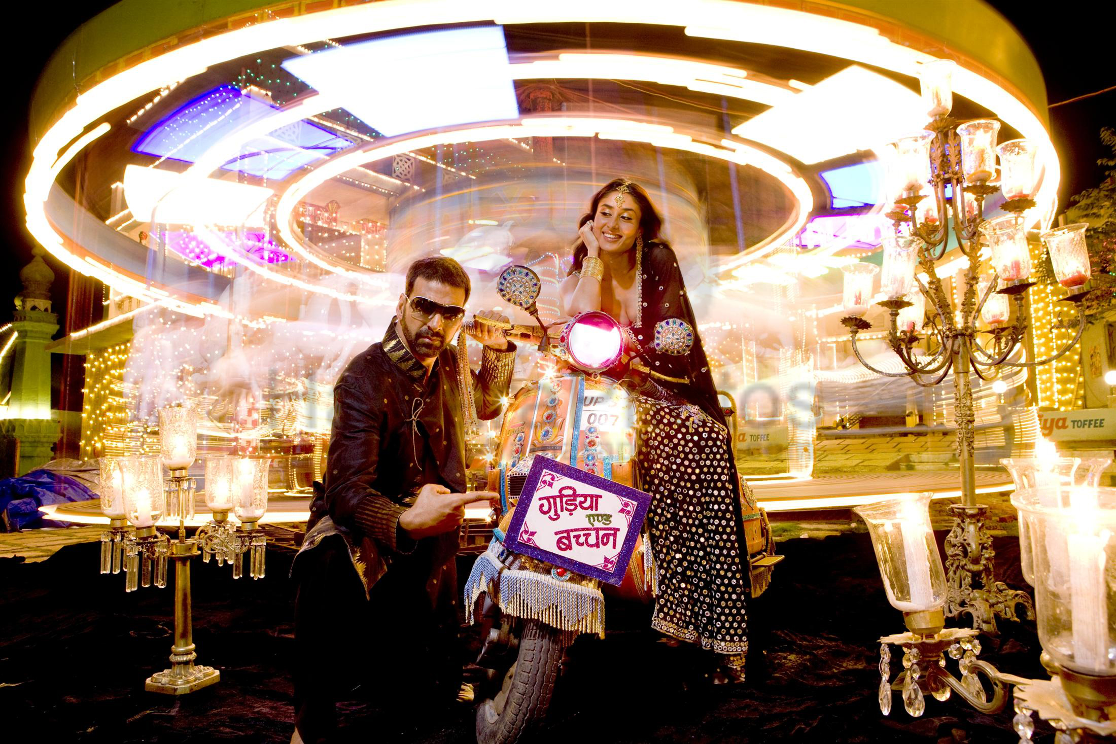 Wallpaper featuring Akshay Kumar, Kareena Kapoor in Tashan / Tashan ...