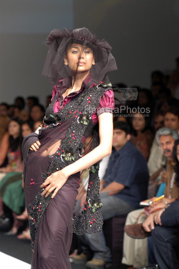Model walks on the ramp for Deepti Toor in Lakme Fashion Week on April ...