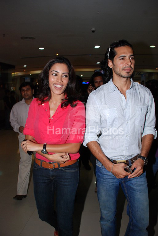 Sheetal Menon, Dino Morea at Bharam star cast in Fame, Malad on April ...
