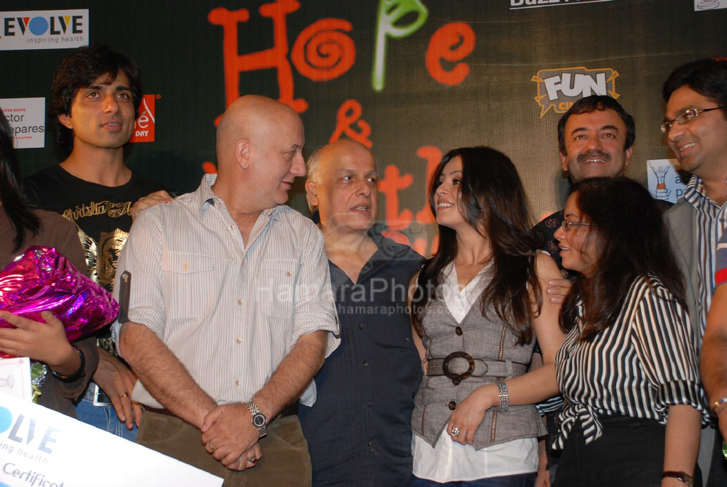 Mahima Chaudhary, Anupam Kher, Mahesh Bhatt at film Hope and a Little ...