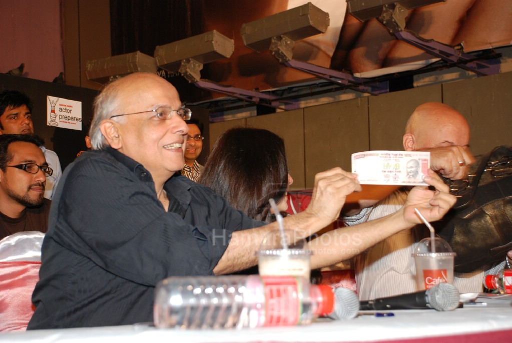 Mahesh Bhatt at film Hope and a Little Sugar Promos at Fun Republic on ...