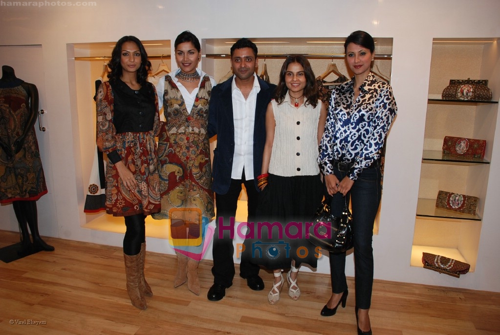 Tapur Chatterjee, Asmita Marwa and Shamita Singha,Reshma Bombaywala at ...