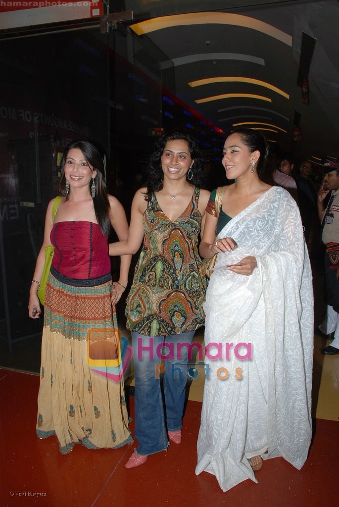 Shilpa Shukla, Shubhi Mehta, Chon Chon at Hope Little Sugar premiere in ...