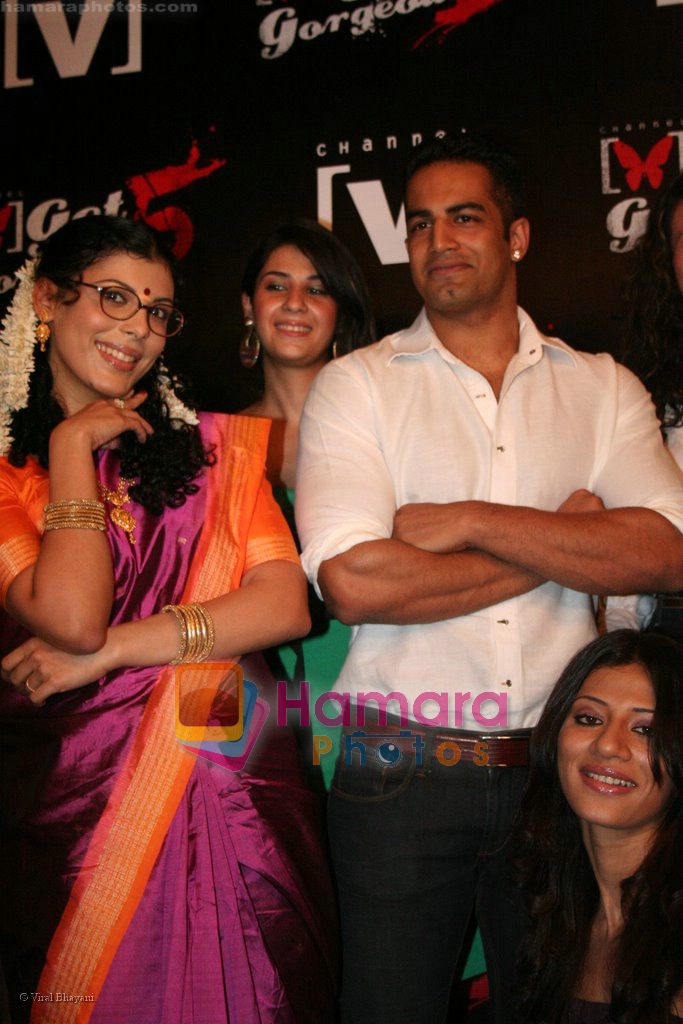 Lola Kutty, Upen Patel at Channel V's Get Gorgeous 5 in Sports Bar ...