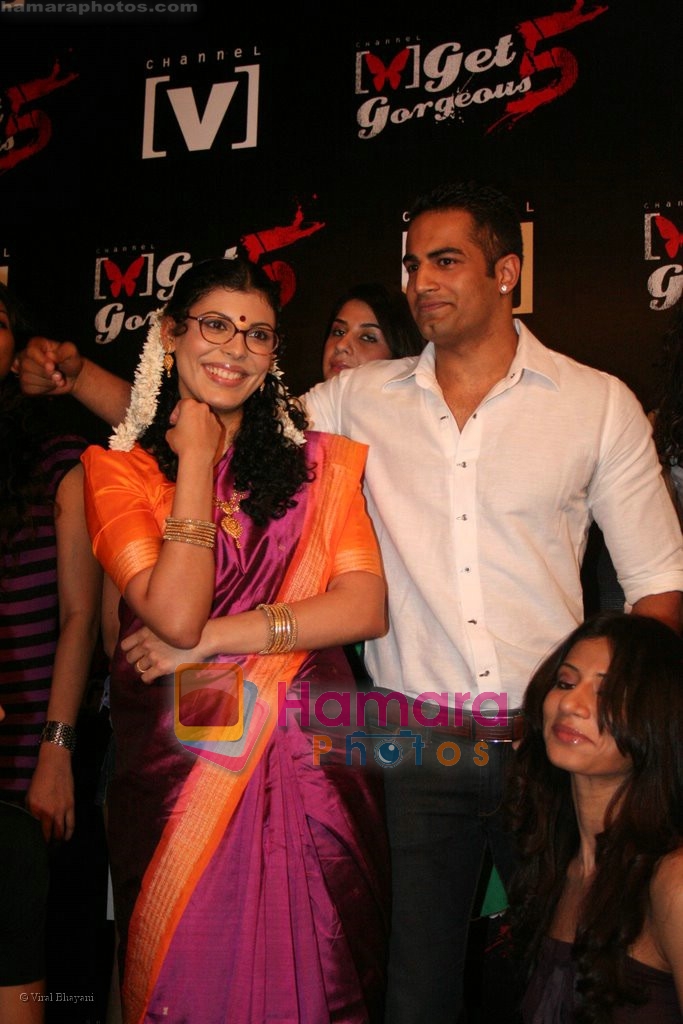 Lola Kutty, Upen Patel at Channel V's Get Gorgeous 5 in Sports Bar ...