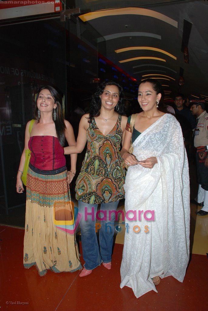 Shilpa Shukla, Shubhi Mehta, Chon Chon at Hope Little Sugar premiere in ...