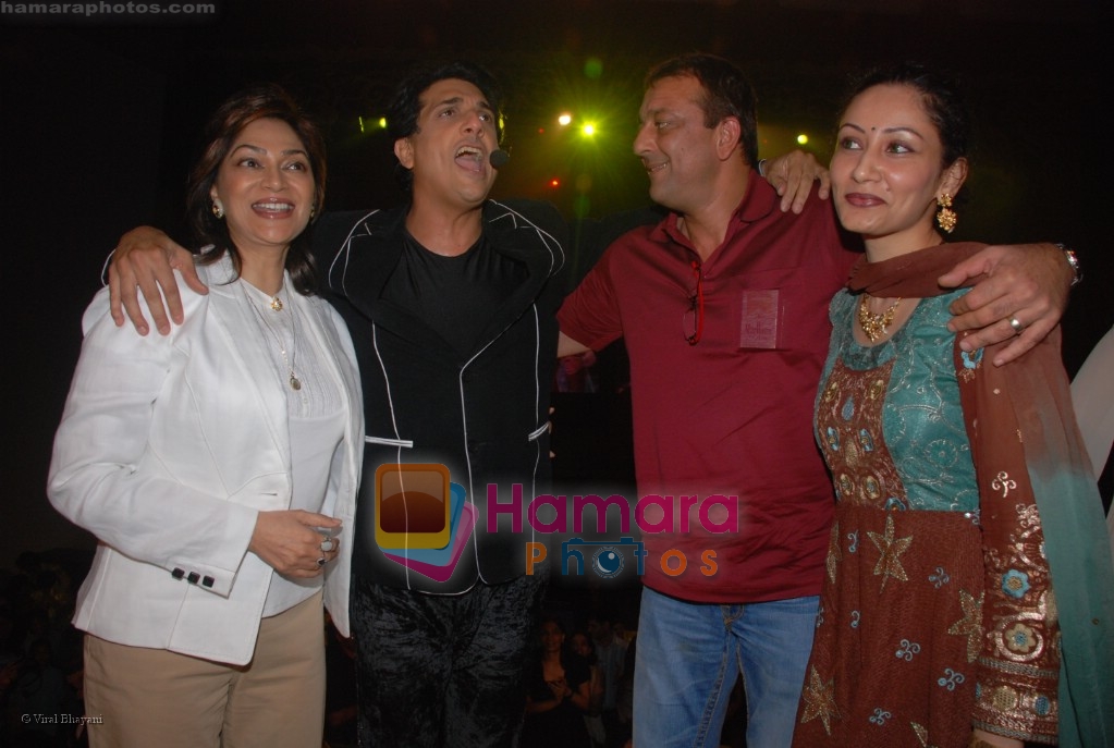 Simi Garewal, Shiamak Davar, Sanjay Dutt, Manyata Dutt at Shaimak Davar ...