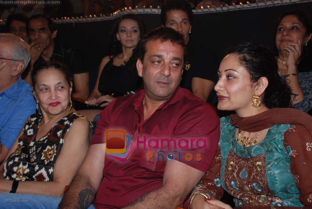 Sanjay Dutt, Manyata Dutt at Shaimak Davar's Musical Extravanganza _I ...