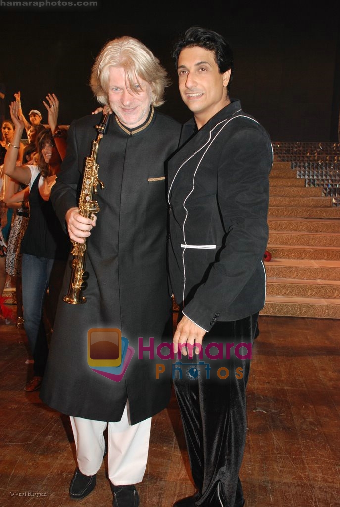 Shiamak at Shiamak Davar Show in NCPA on April 20th 2008 / Shiamak ...